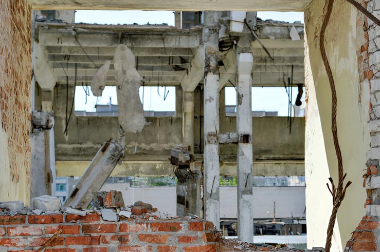 Structural vs. Non-Structural Demolition | Smash Stripouts